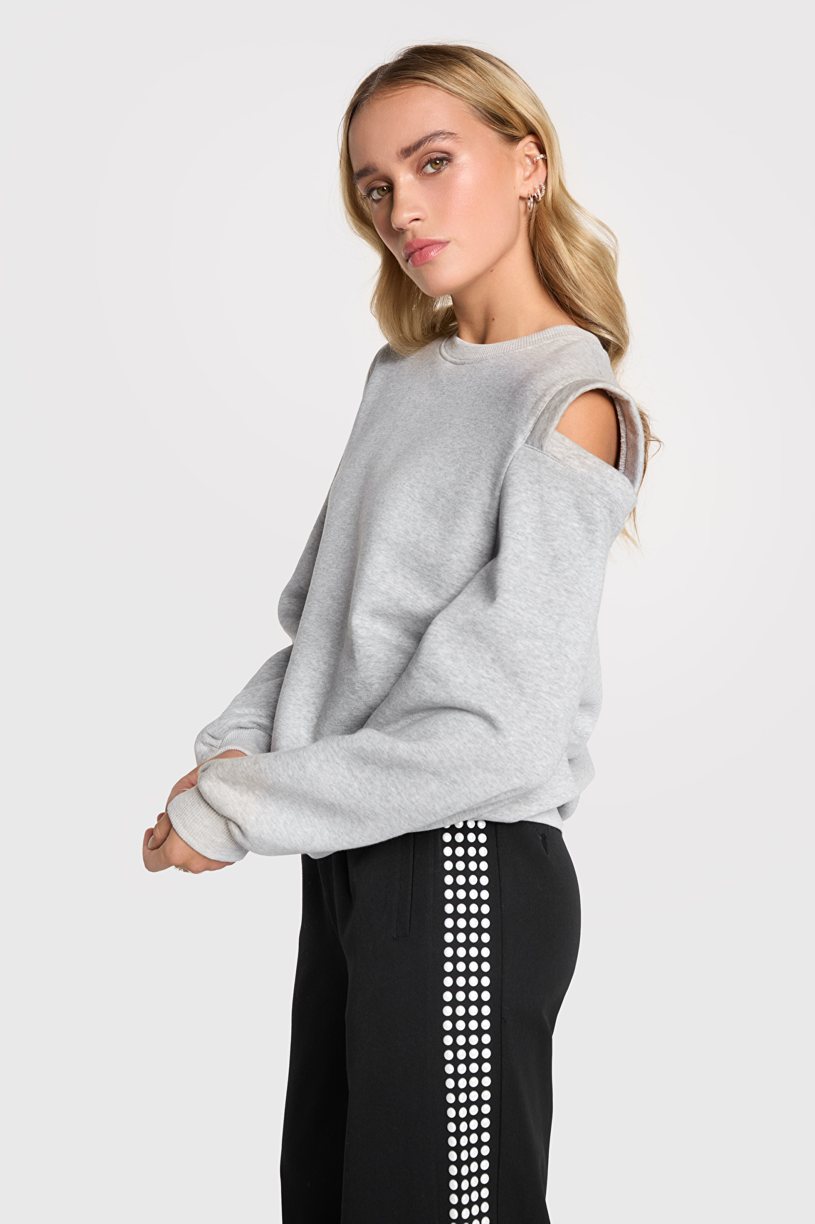CUT OUT SWEATER | Alix
